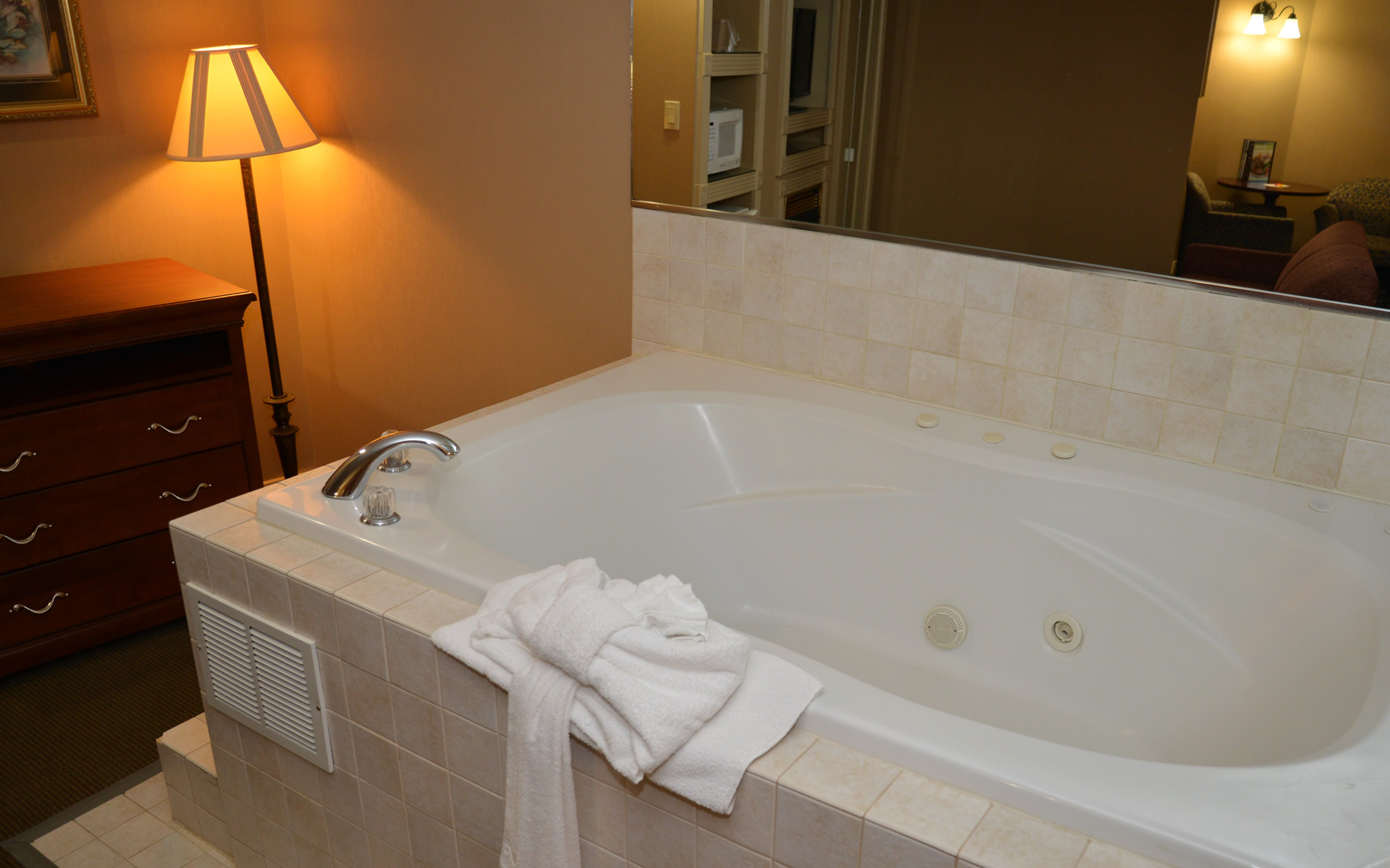 Colonial House Motel - Pigeon Forge, TN - near Dollywood, Great Smoky ...