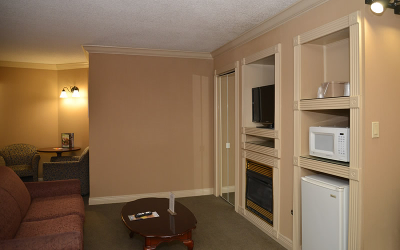 Colonial House Motel Photo Gallery and Virtual Tour - Pigeon Forge, TN